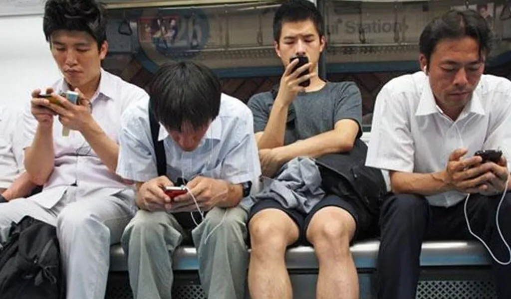 Penggunaan Smartphone Berlebihan Bisa Picu Tumor Otak? Ini Faktanya!